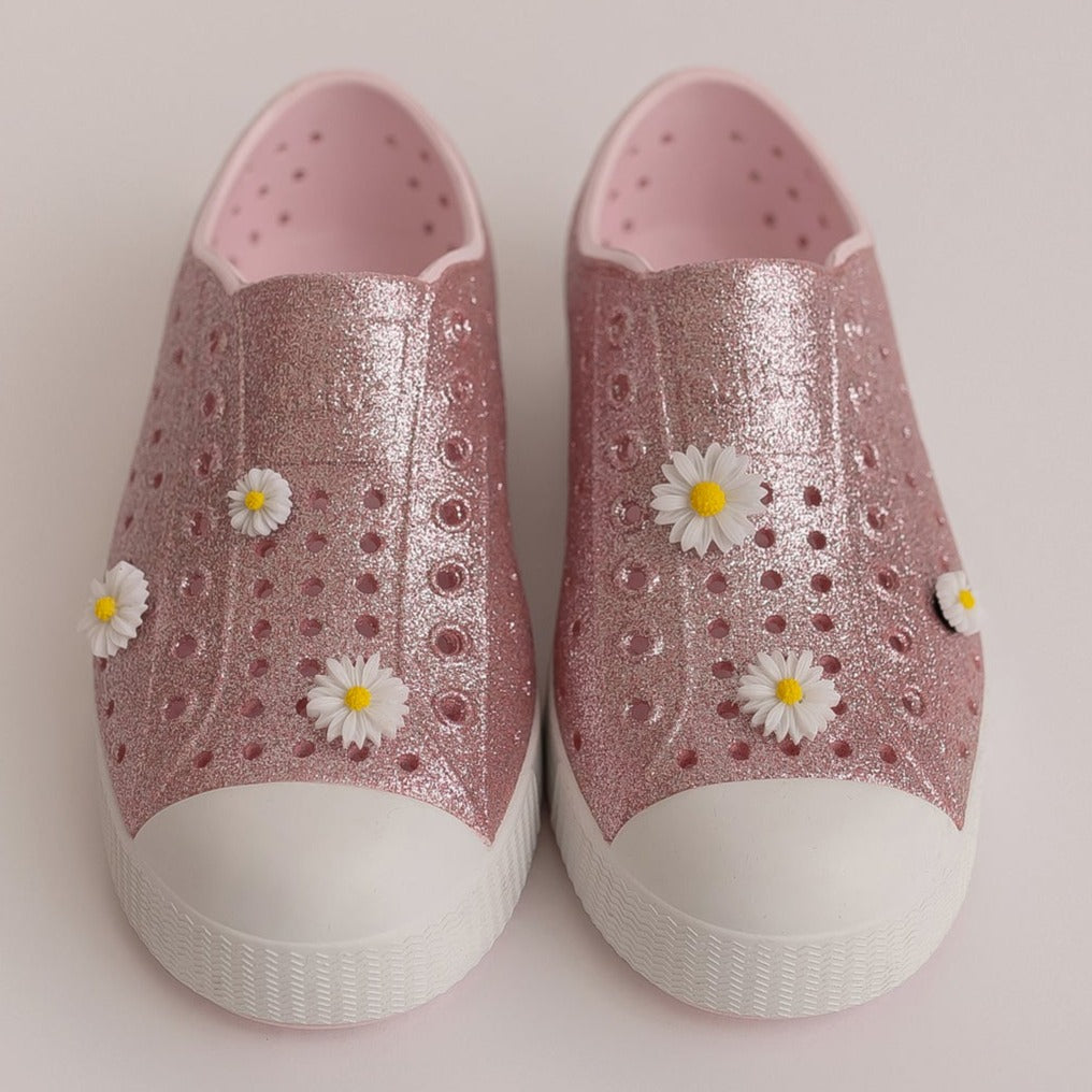 Daisy Shoe Charms – A Creative Sole